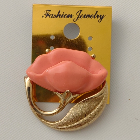 Avon | Jewelry | Vtg Avon Flower Brooch Pin Peach Brushed Gold Tone ...
